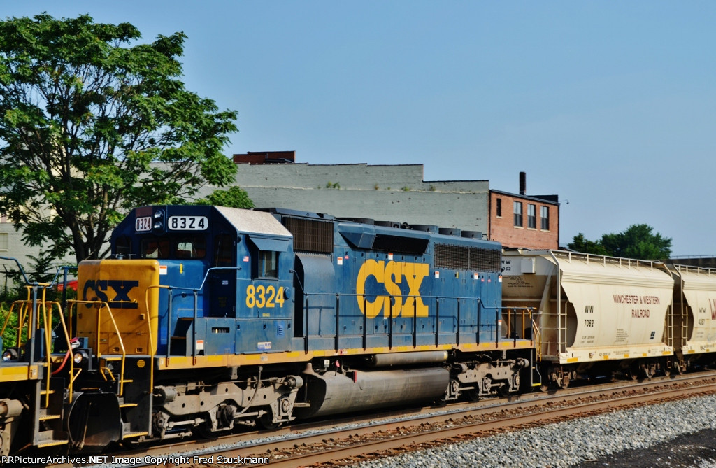 CSX 8324 leads WW 7062.